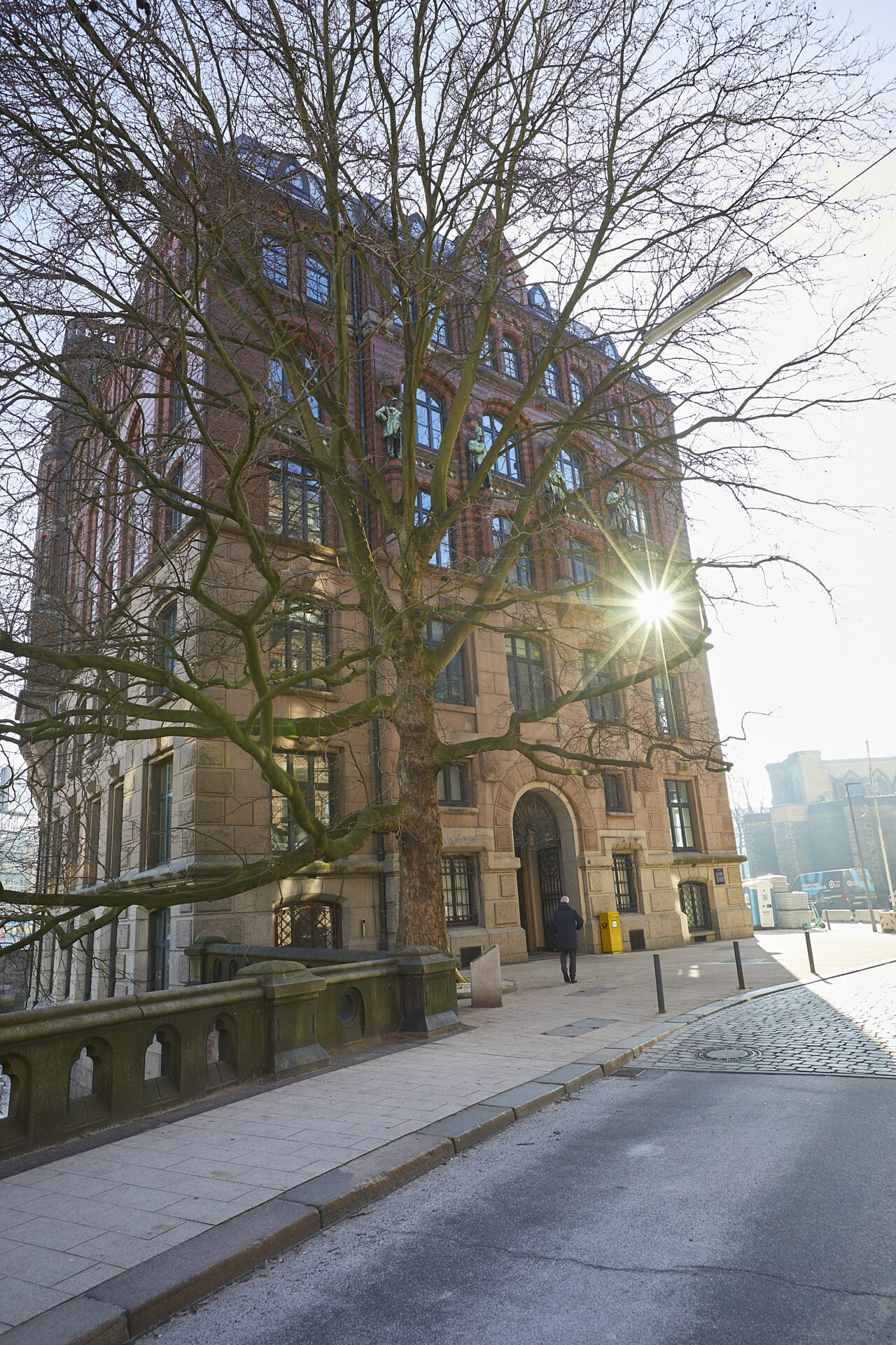 Mit den Hamburg Guides die schönsten Kontorhäuser der City entdecken – Alter Wall