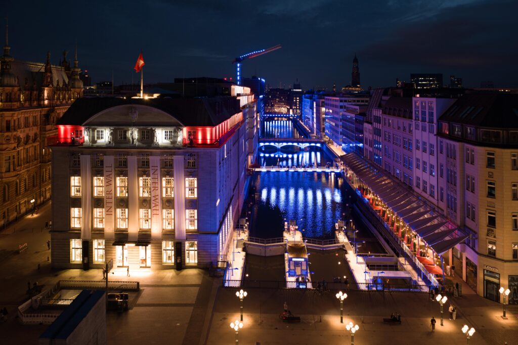 Inter/Wall Festival mit großer Eröffnungszeremonie am Alten Wall ...